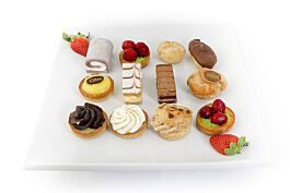 Sweet Mini Cake Selection | Owen Brothers Catering